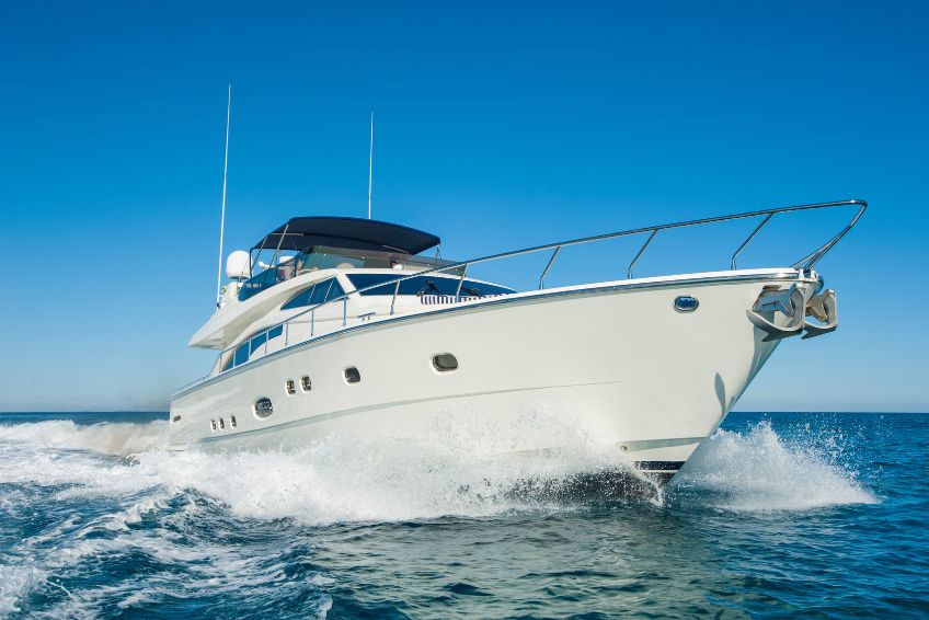 4 Romantic Reasons To Rent a Mini Yacht for Your Next Date